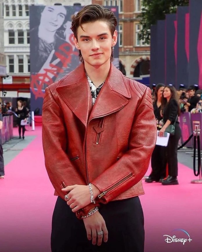 Who Is Actor, Louis Partridge: Know About Him - Pop Creep